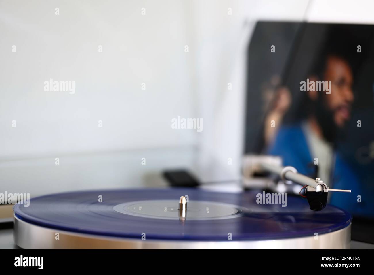 Vinyl player on blue hi-res stock photography and images - Alamy