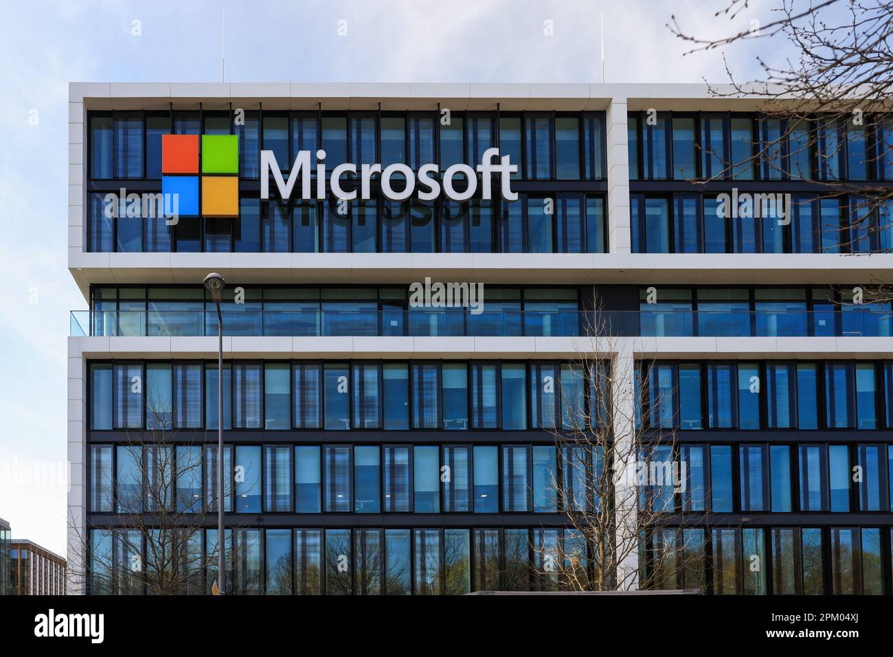 Microsoft building sign word hi-res stock photography and images - Alamy