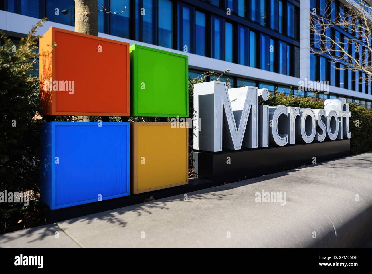 Microsoft building sign word hi-res stock photography and images - Alamy