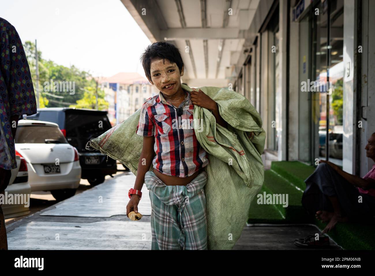 Poor street children in myanmar hi-res stock photography and images - Alamy