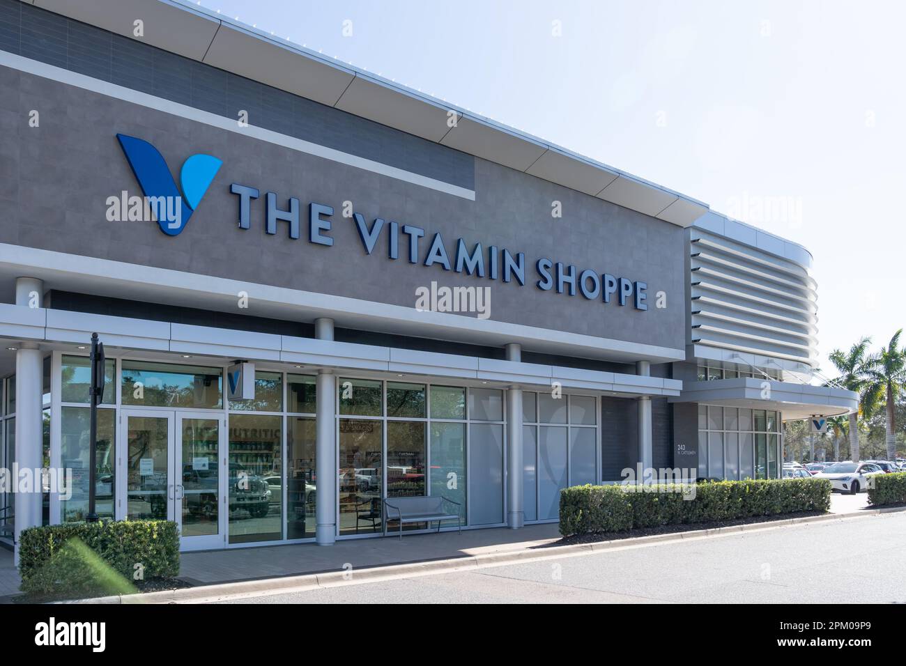 Vitamin supplements store hi-res stock photography and images - Alamy