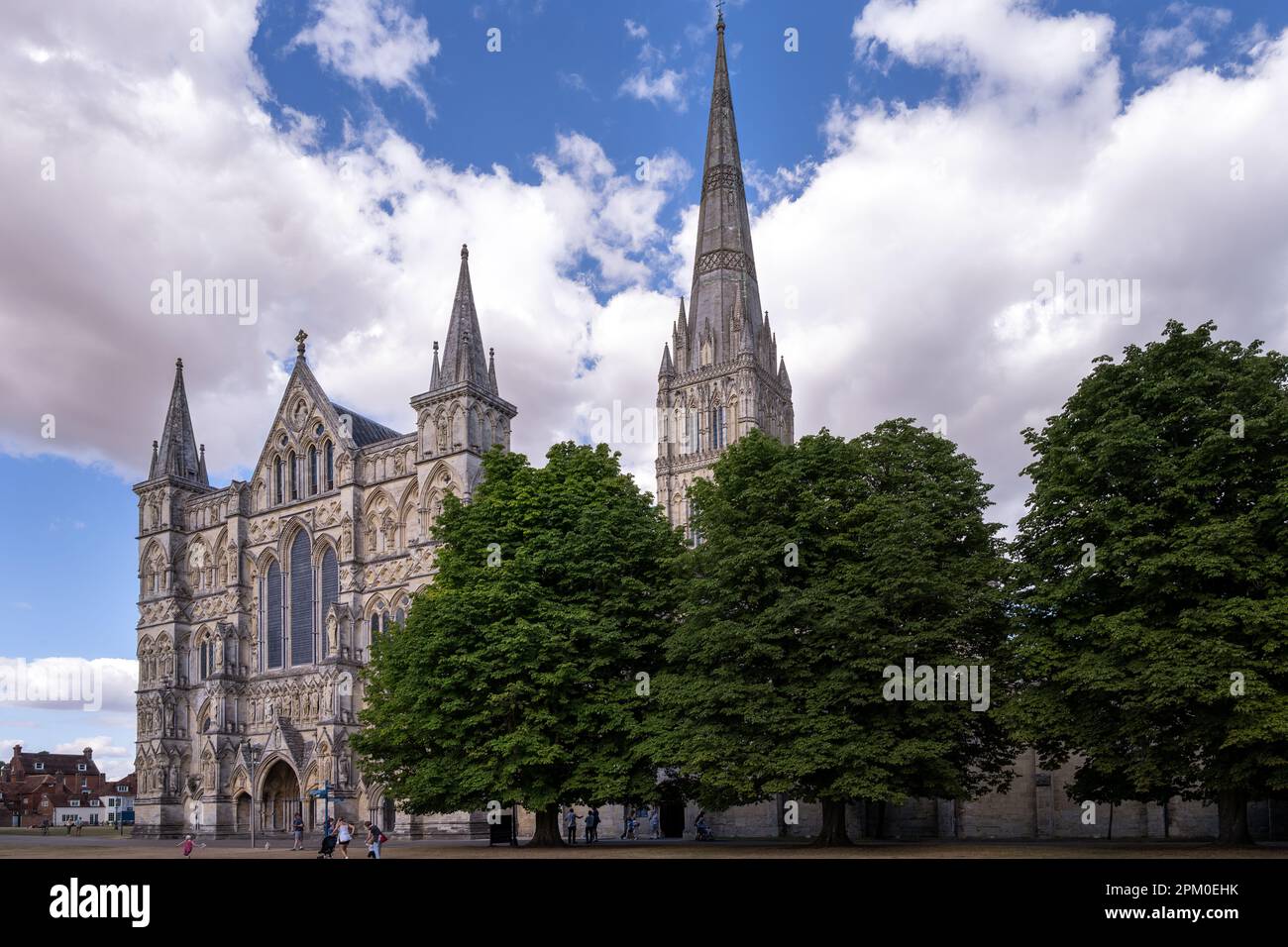 SALISBURY, ENGLAND - AUGUST 5th, 2022: View of Salisbury cathedral on a ...