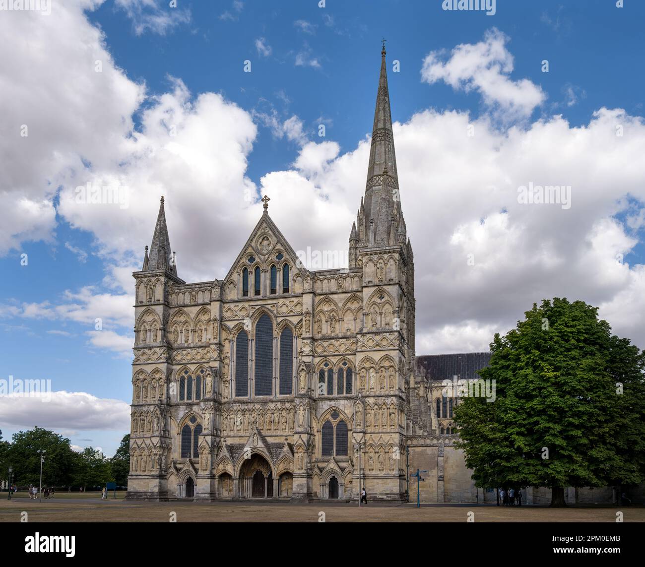 SALISBURY, ENGLAND - AUGUST 5th, 2022: View of Salisbury cathedral on a ...