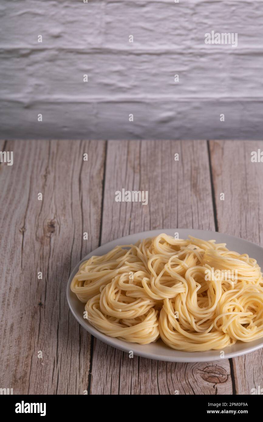 Photo plate spaghetti fresh hi-res stock photography and images - Alamy
