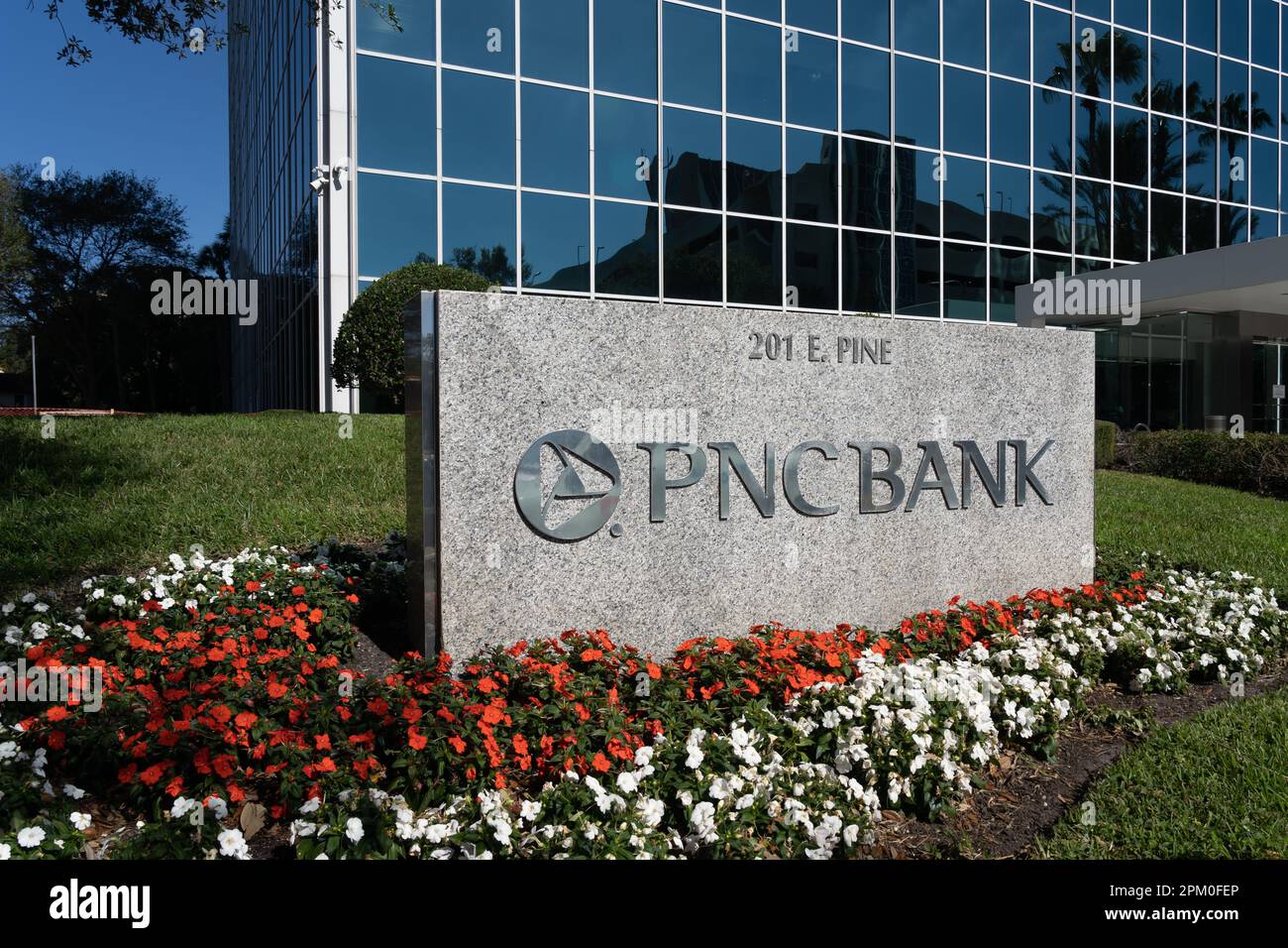Pnc bank building hi-res stock photography and images - Alamy