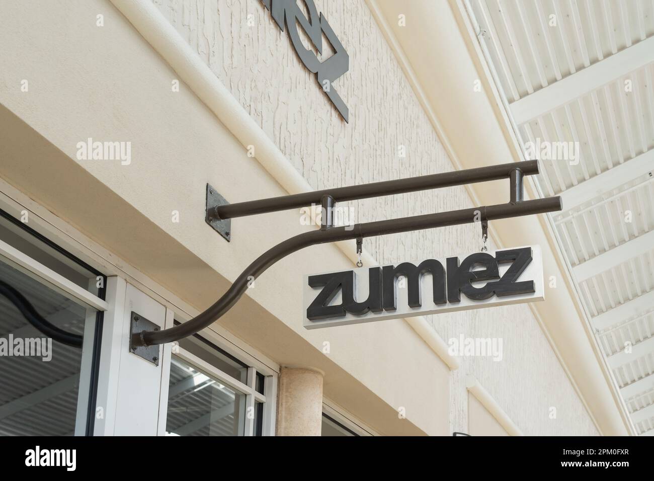 Zumiez logo hi-res stock photography and images - Alamy
