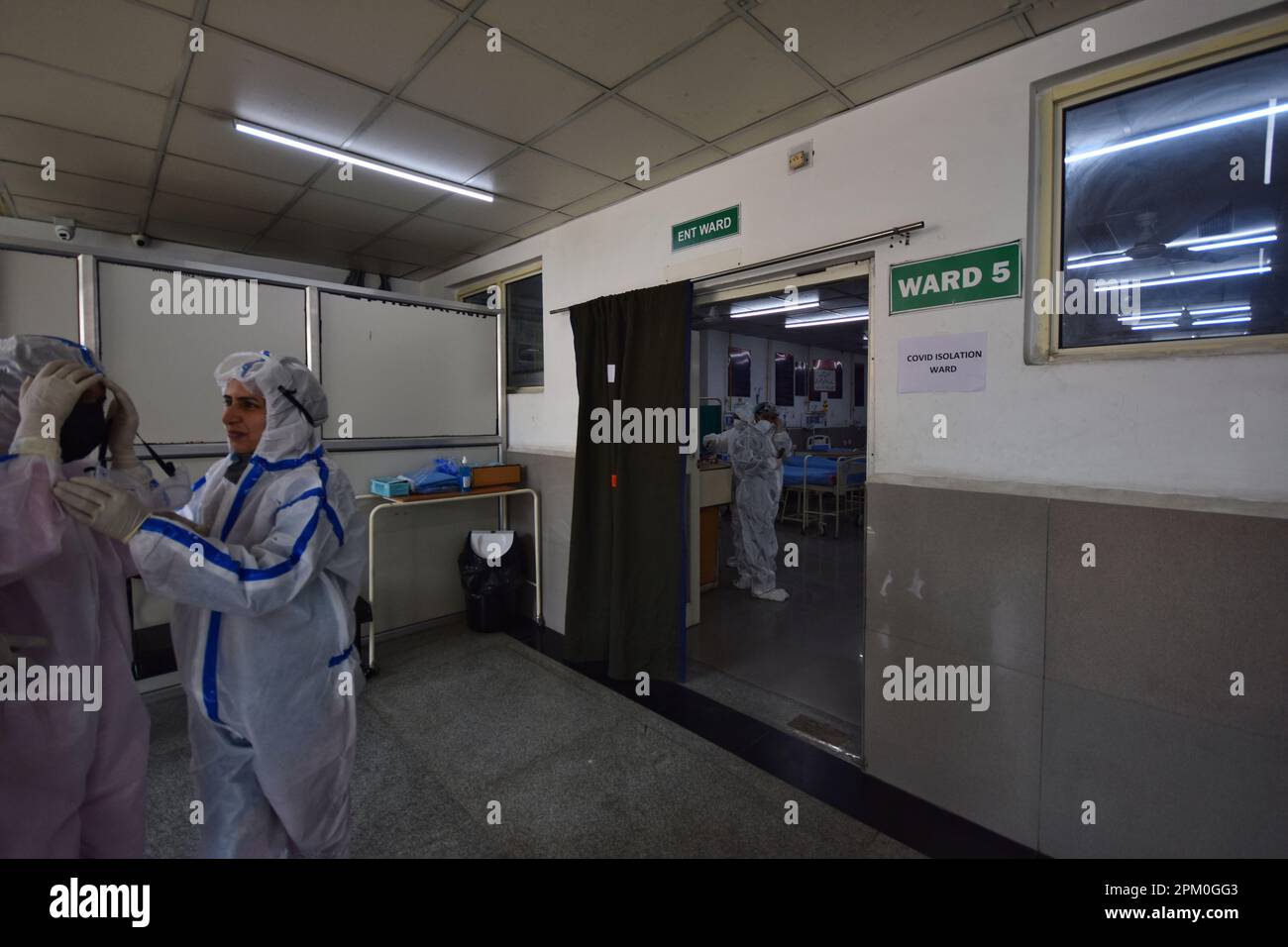 Srinagar, India. 10th Apr, 2023. Health workers wearing personal ...