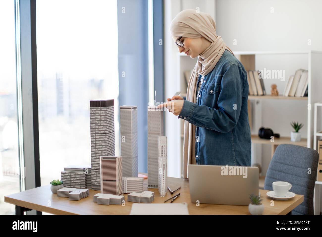 Professional muslim business woman in traditional hijab taking ...