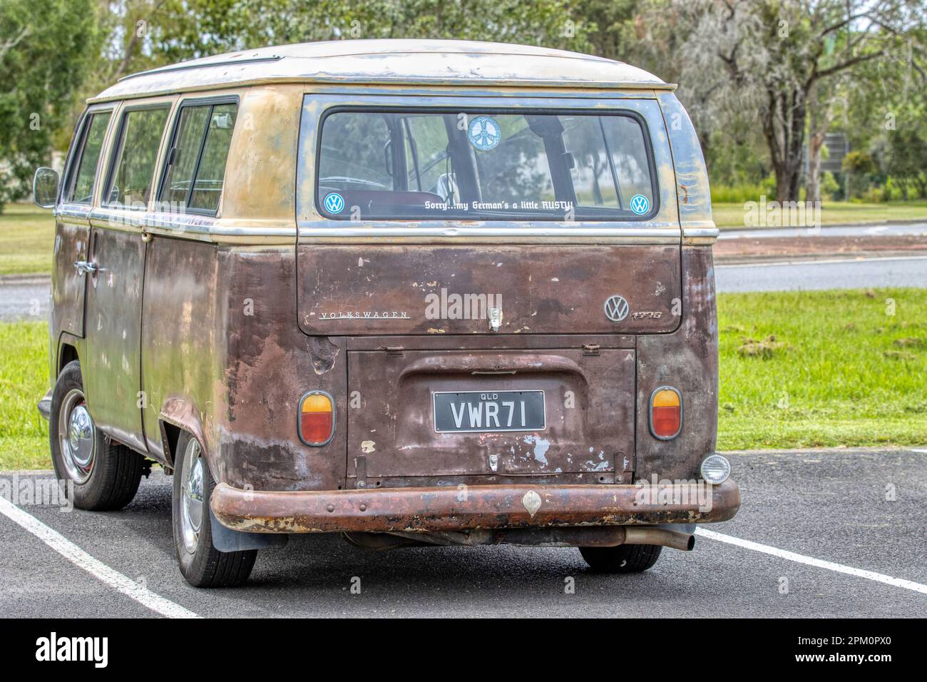 VW Lowlight Camper Van 1971rear view rusty Stock Photo - Alamy