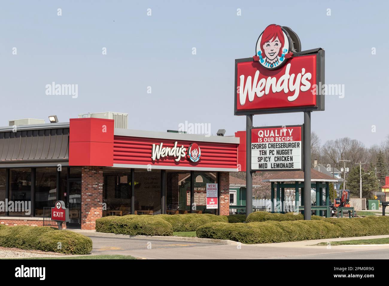 Wendy's hamburger commercial hi-res stock photography and images - Alamy Wendy's hamburger commercial hi-res stock photography and images - Alamy