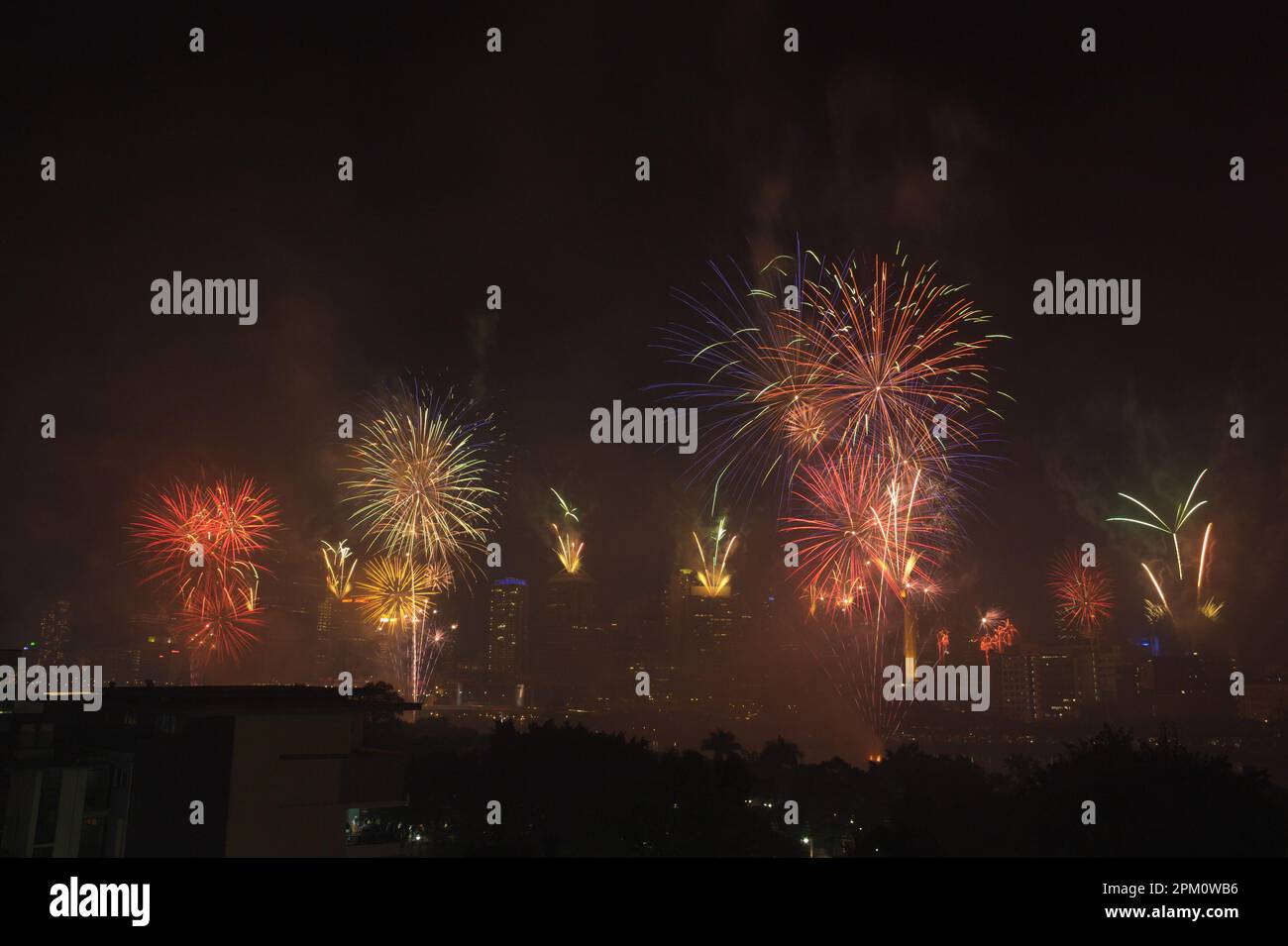 Fireworks over the Brisbane river during the annual Brisbane Riverfire ...