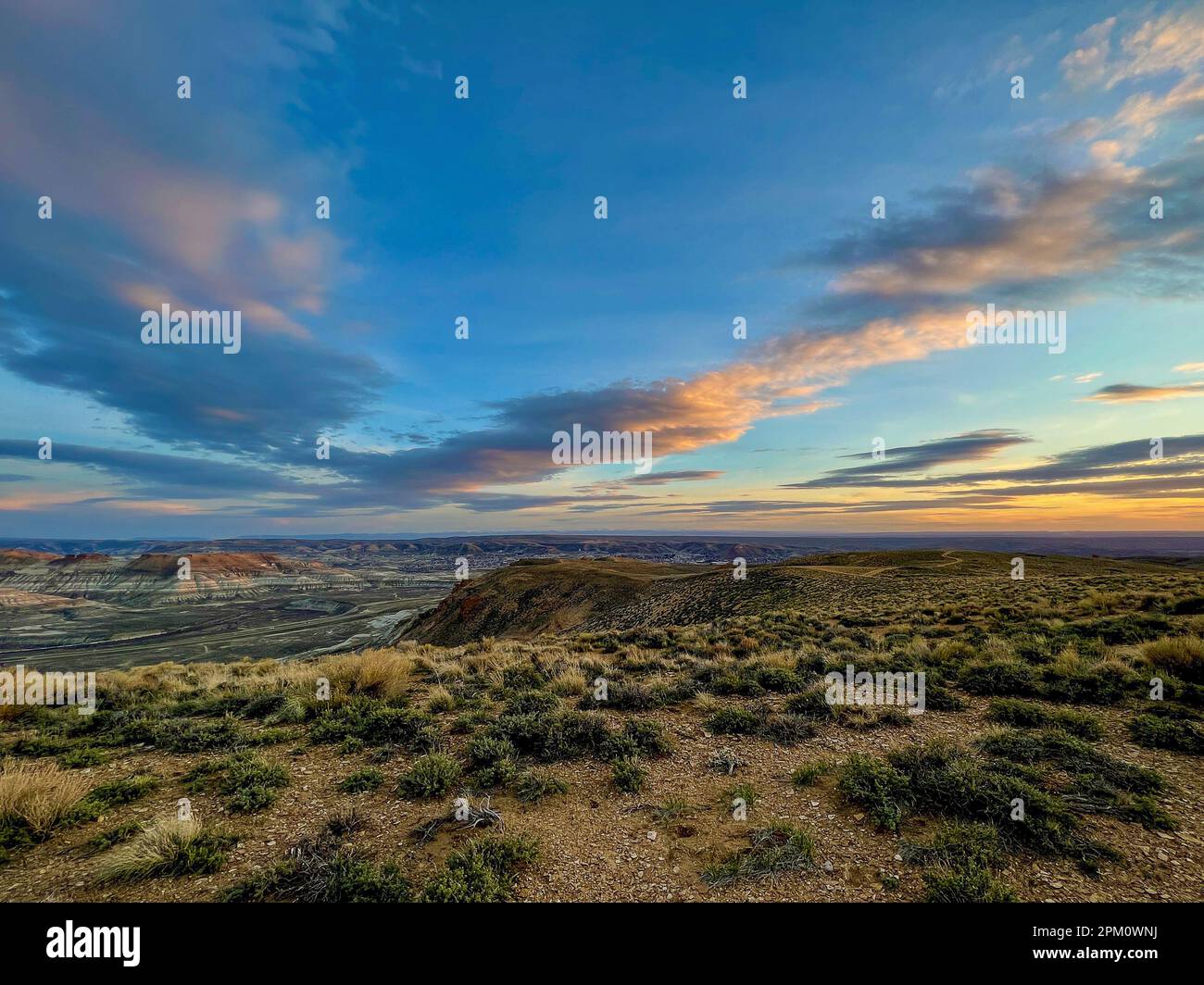 This high resolution image captures the stunning view of a spectacular ...