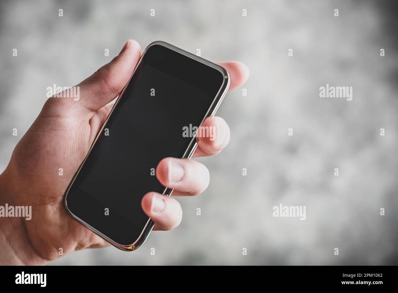 Smart cell phone with black screen in hand Stock Photo - Alamy