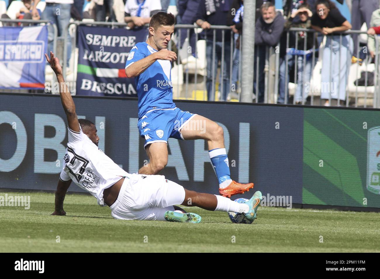 Brescia, Italy. 10th Apr, 2023. Salim Diakite of Ternana Calcio clashes ...