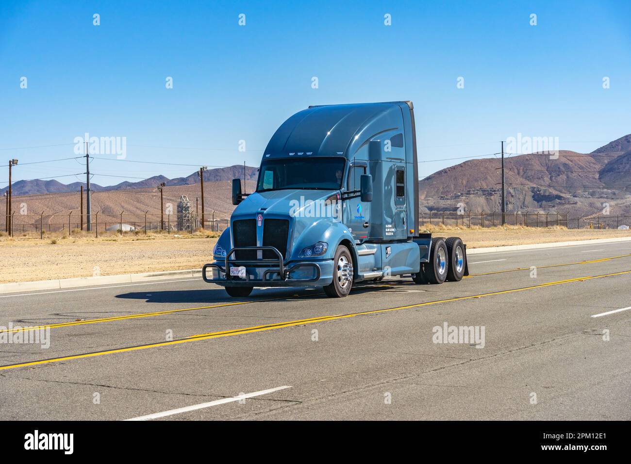 Semi truck cab hi-res stock photography and images - Alamy
