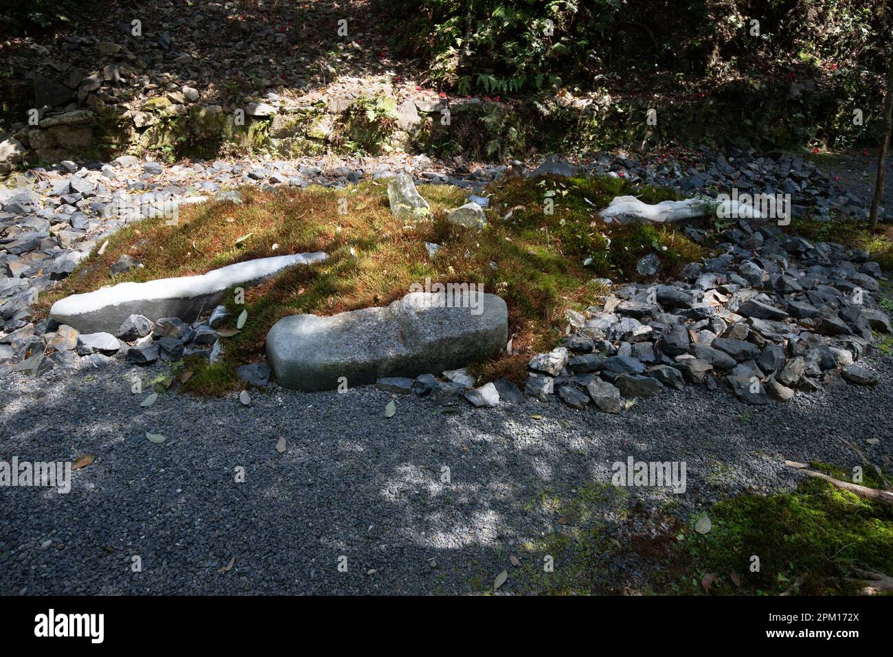 Honen-in was established in 1680 to honor Honen the founder of the Jodo ...