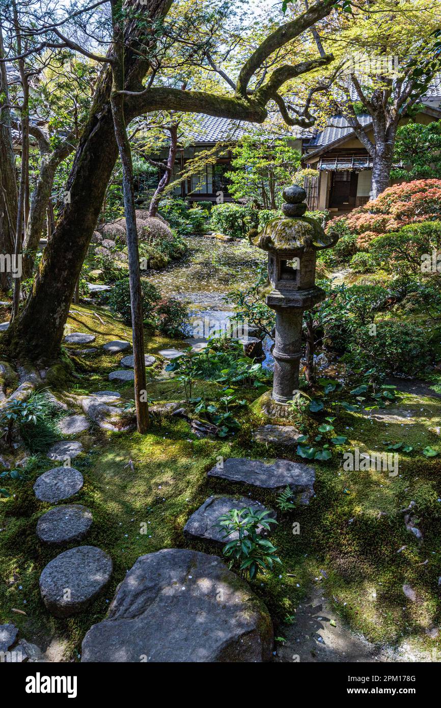 Honen-in was established in 1680 to honor Honen the founder of the Jodo ...