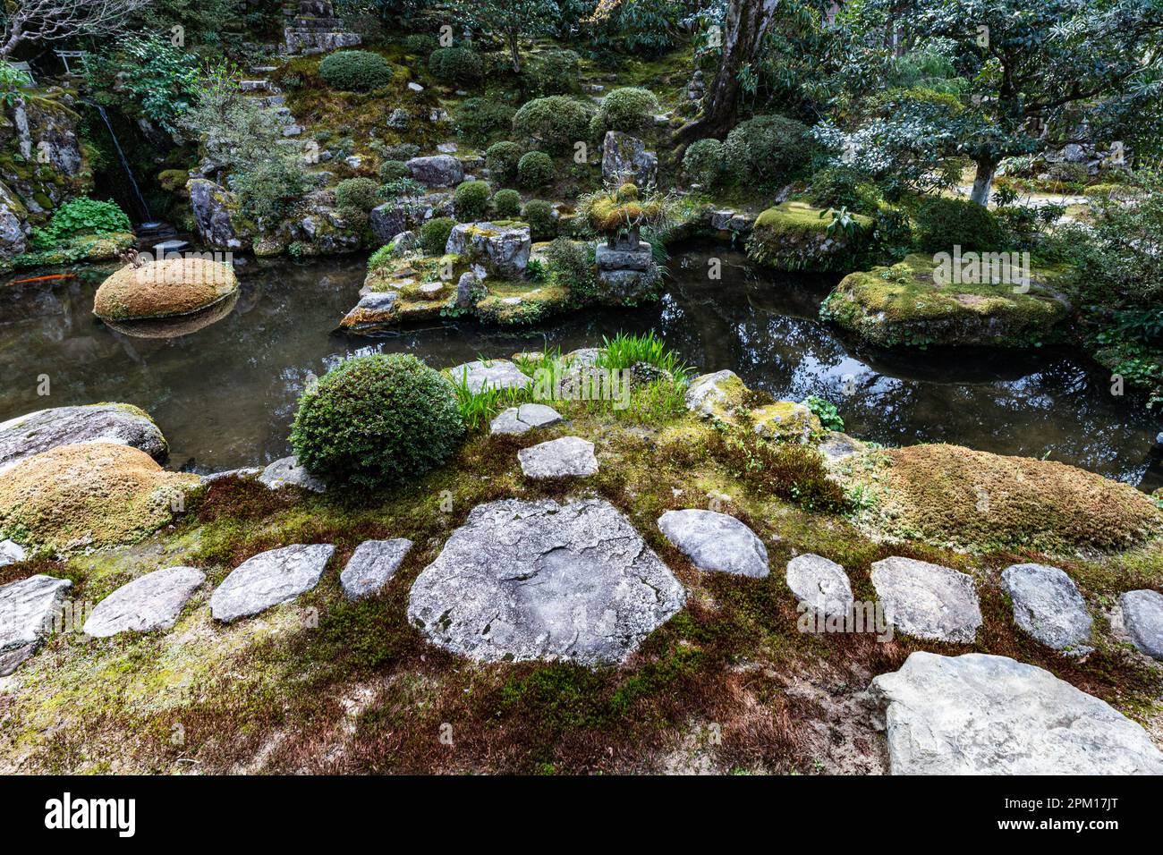 Hosen-in Garden - Hosen-in was founded about 800 years ago as priest ...
