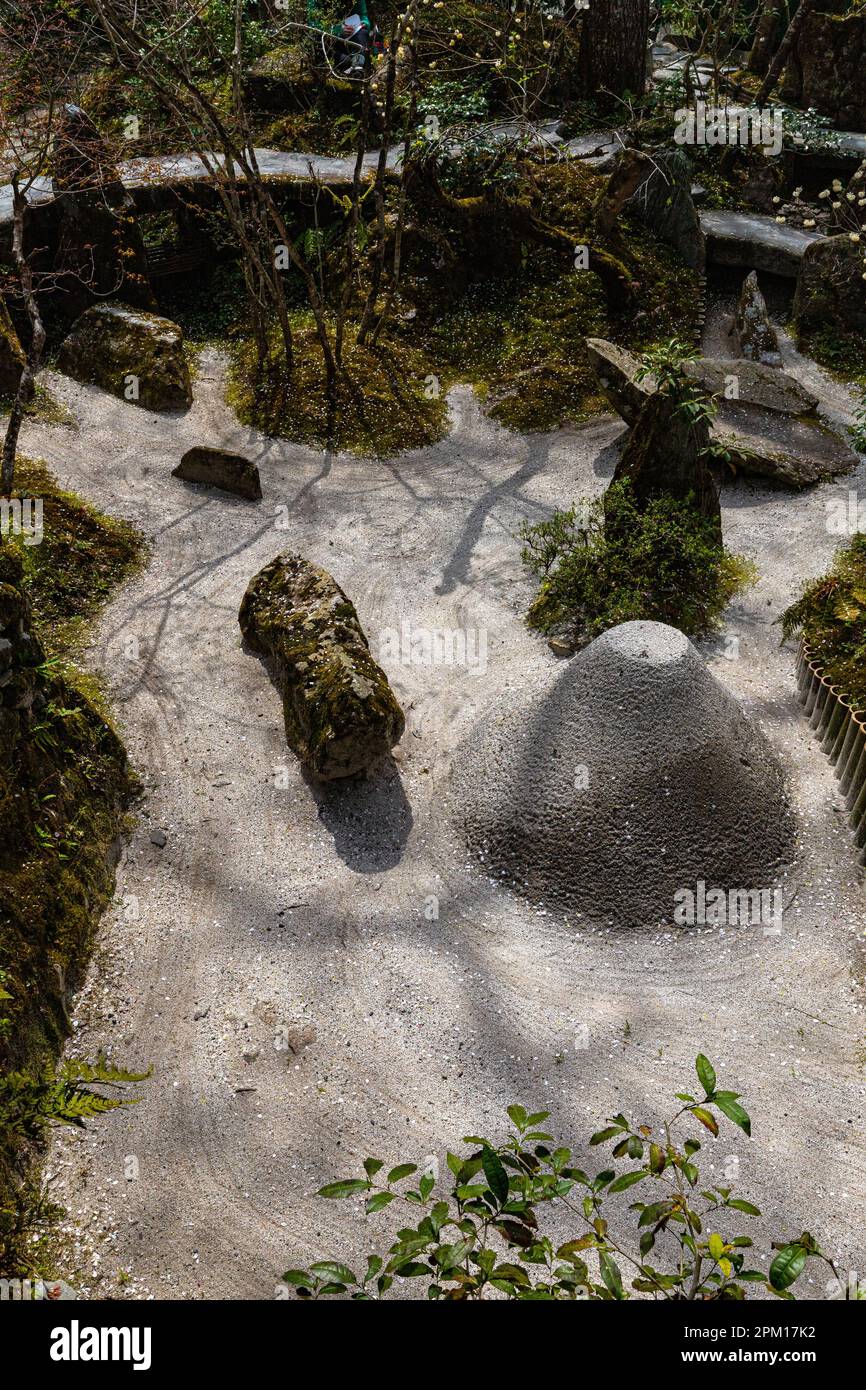 Hosen-in Garden - Hosen-in was founded about 800 years ago as priest ...