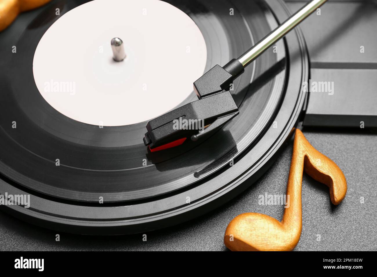 Record player with vinyl disk and note sign, closeup Stock Photo - Alamy
