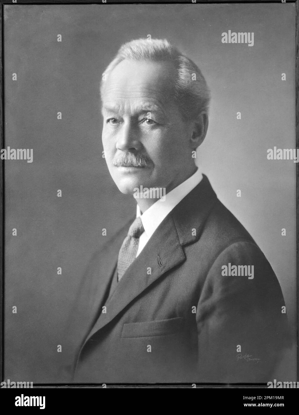 Vintage retro formal studio portrait hi-res stock photography and images - Alamy