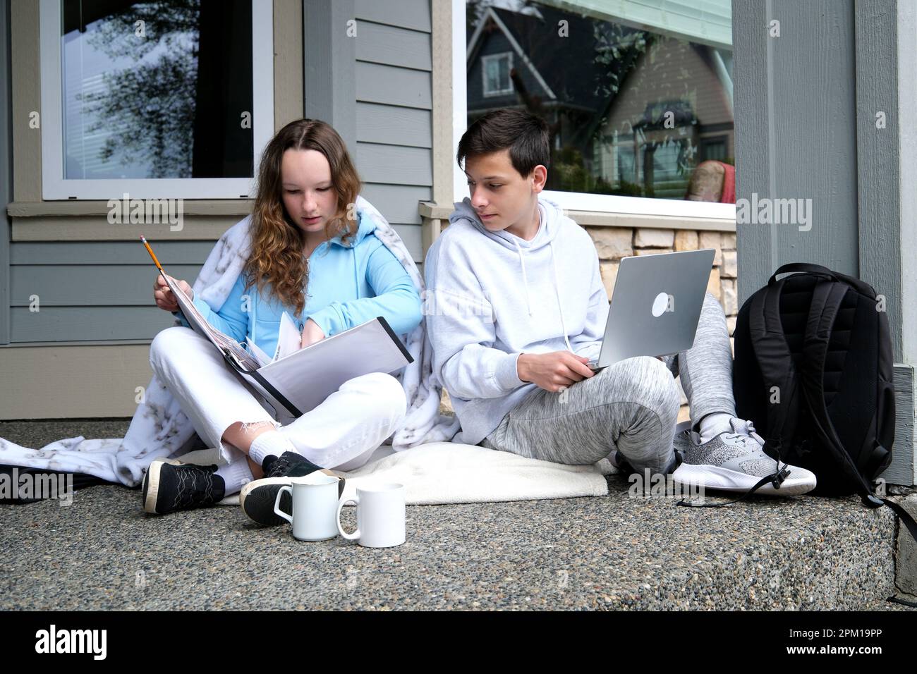 Teens reading computer book hi-res stock photography and images - Alamy
