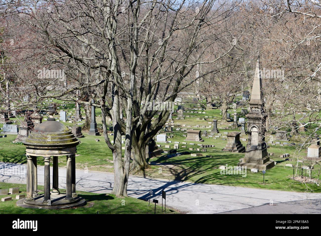 Burial hill cemetery hi-res stock photography and images - Alamy