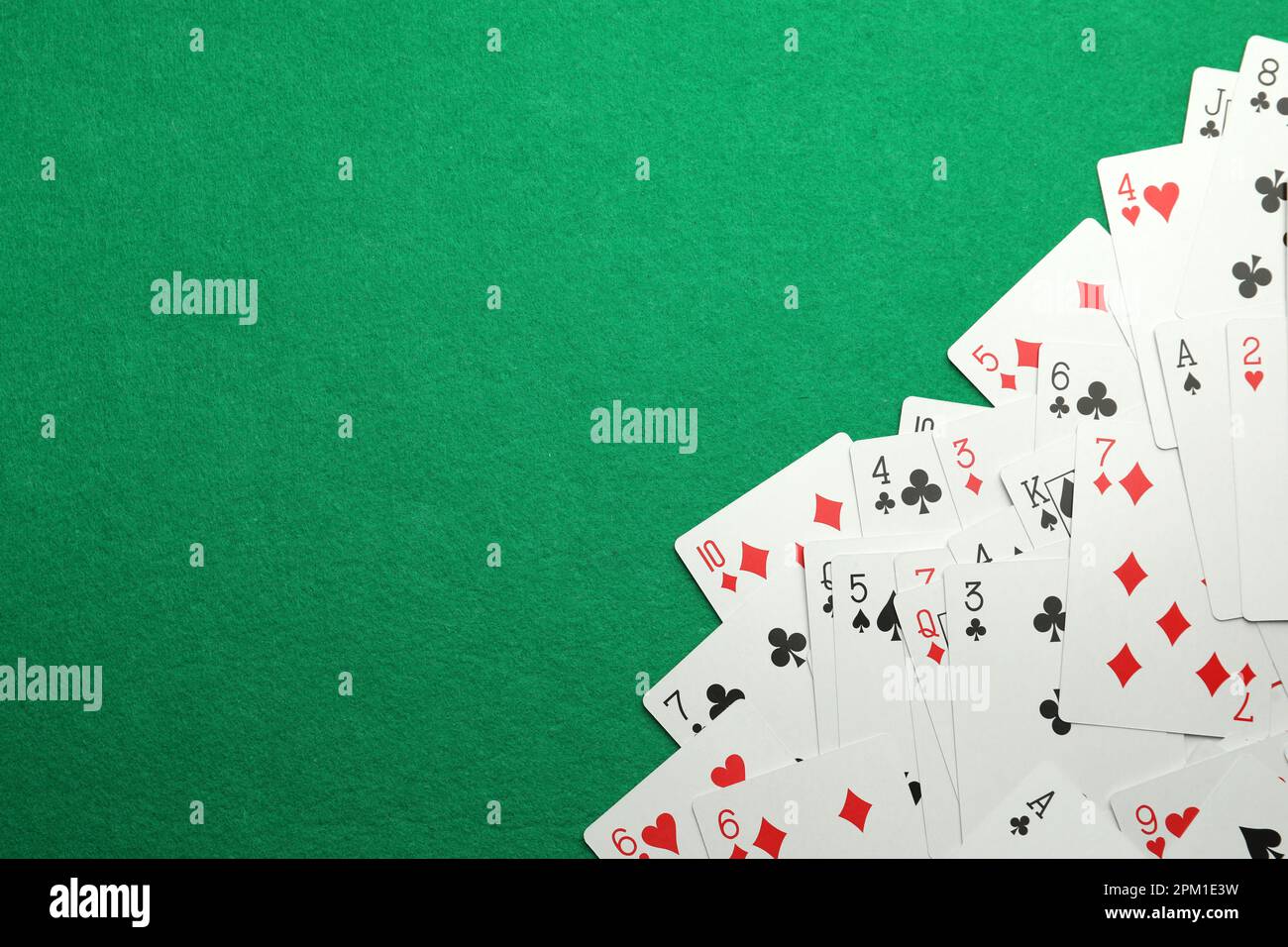 Scattered playing cards hi-res stock photography and images - Alamy