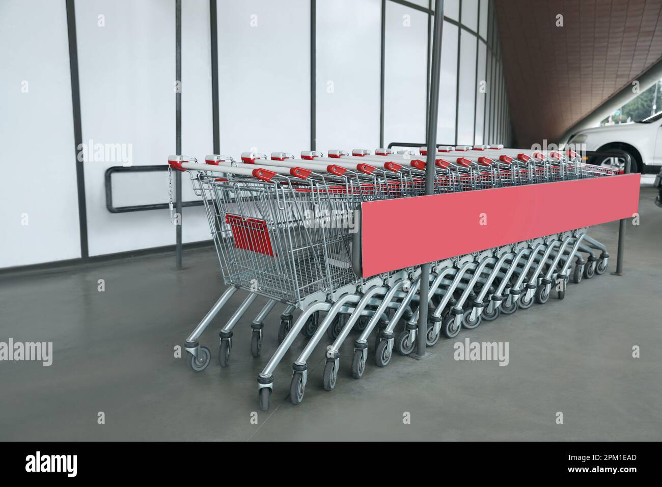 Stylish shopping carts hi-res stock photography and images - Alamy