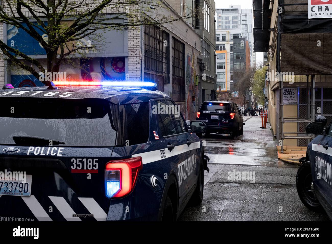Seattle, USA. 10 Apr, 2023. At rush hour just after 5:00pm Police ...