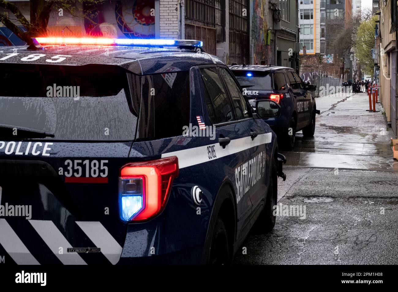 Seattle, USA. 10 Apr, 2023. At rush hour just after 5:00pm Police ...