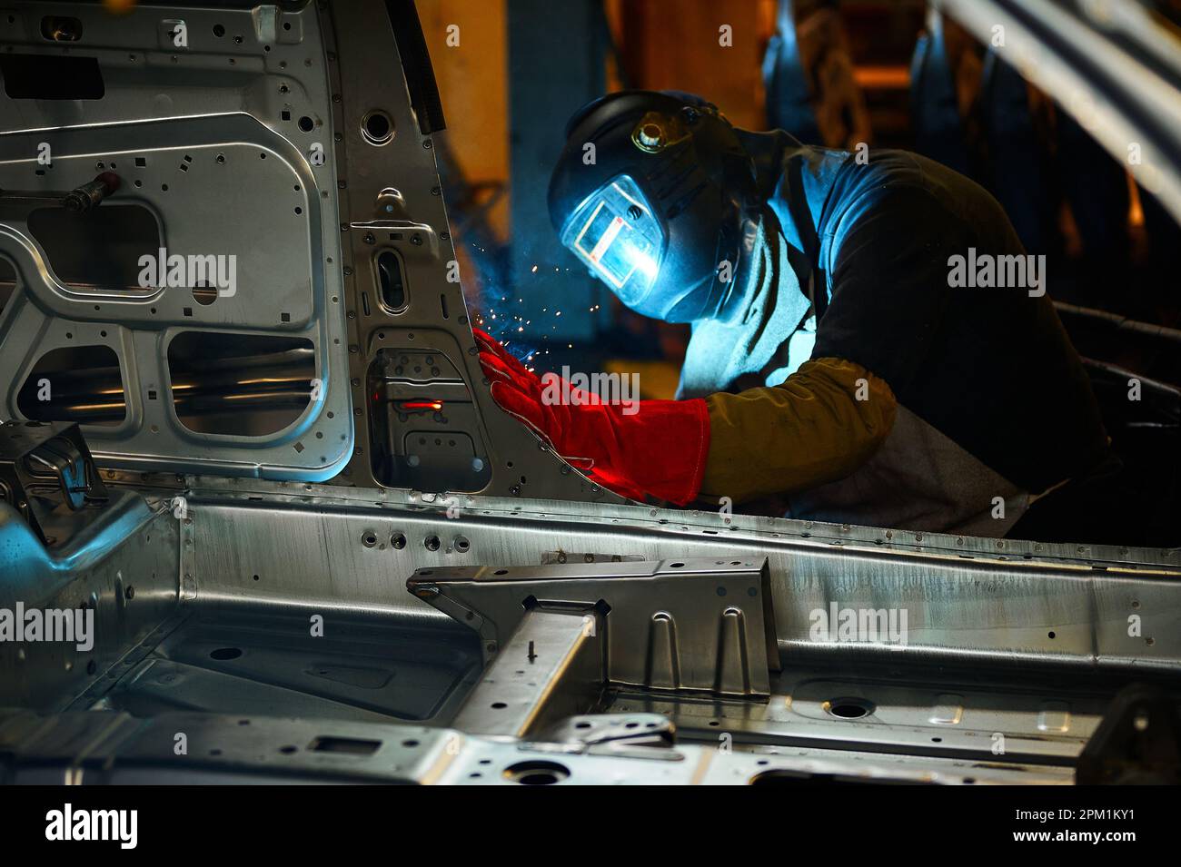 Worker welds steel body factory hi-res stock photography and images - Alamy