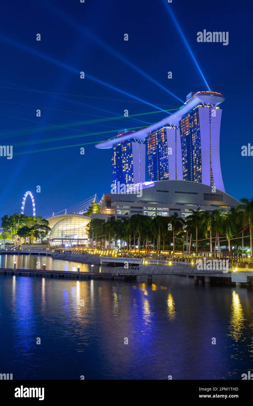 A night view of the 'Spectra Light and Water Show' at the Marina Bay ...