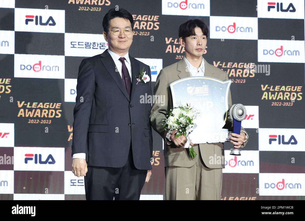 11th Apr, 2023. Pro volleyball MVP Han Sun-soo (R) of the Korean Air ...
