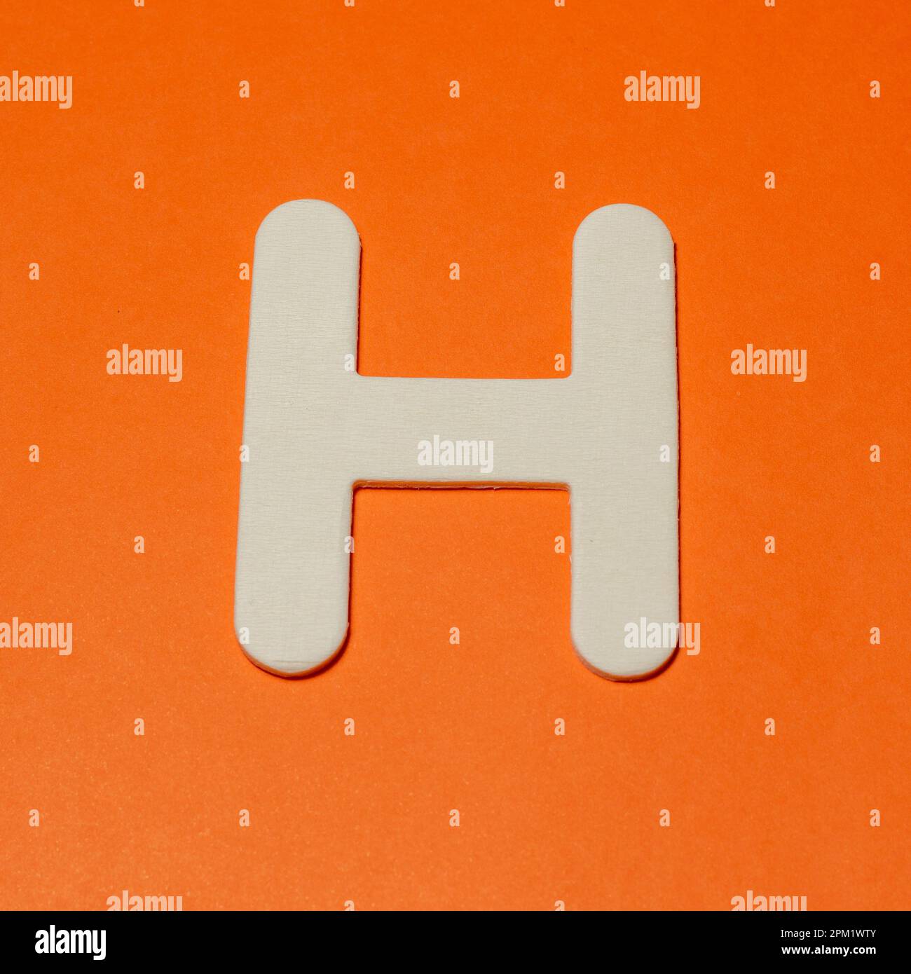Uppercase letter I - wood texture - Orange background Stock Photo - Alamy