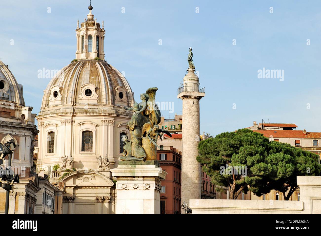 Old monuments hi-res stock photography and images - Alamy