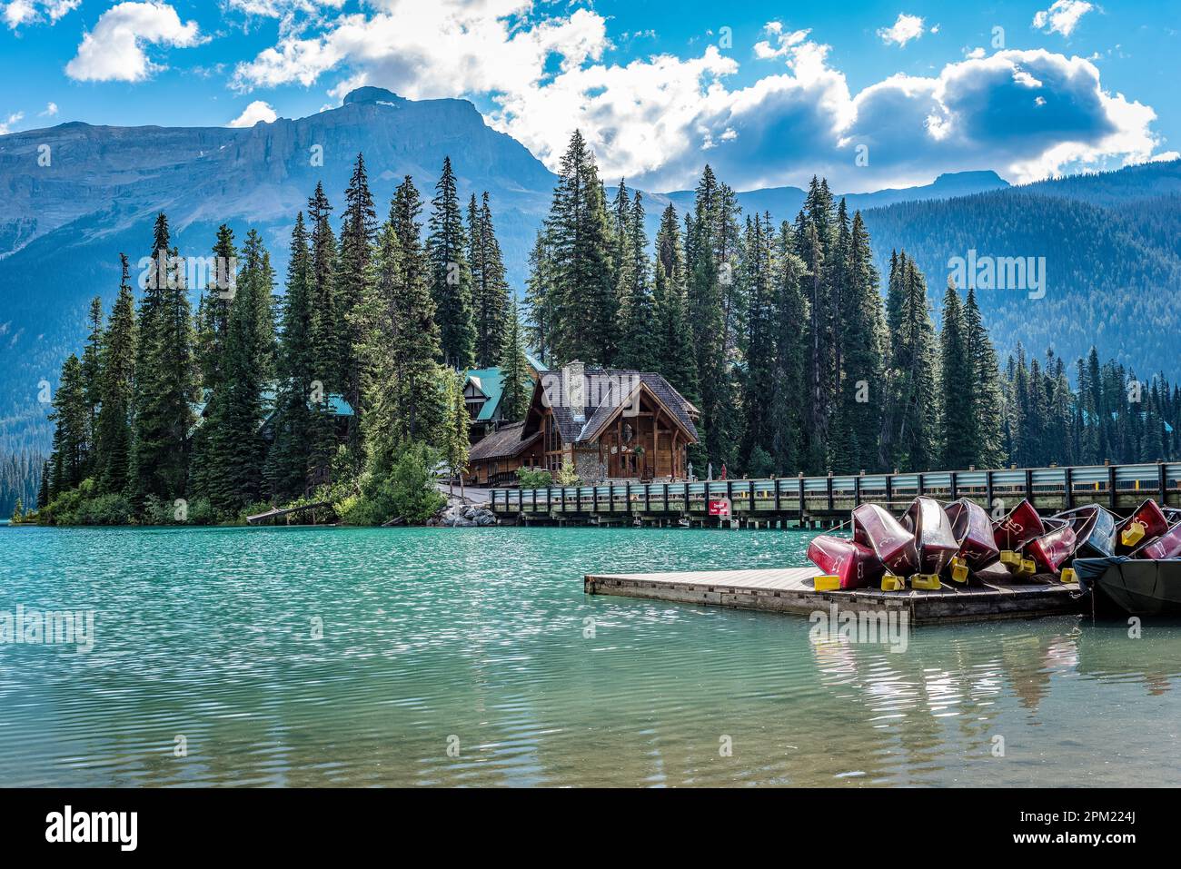 Views of the iconic Emerald Lake Lodge, at Emerald Lake in Yoho ...
