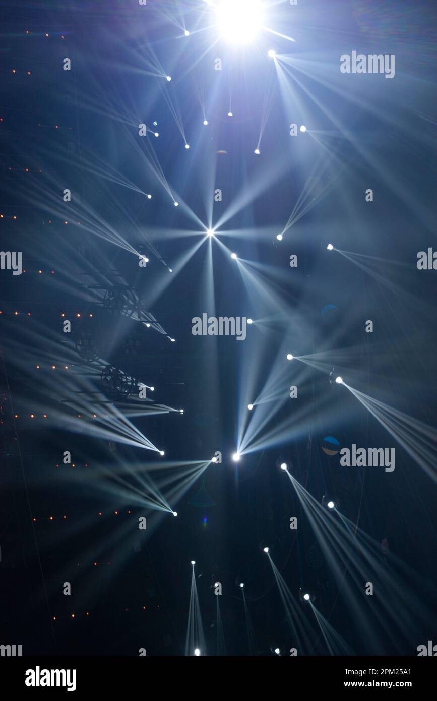 stage light. Lots of lighting fixtures for TV shows Stock Photo - Alamy