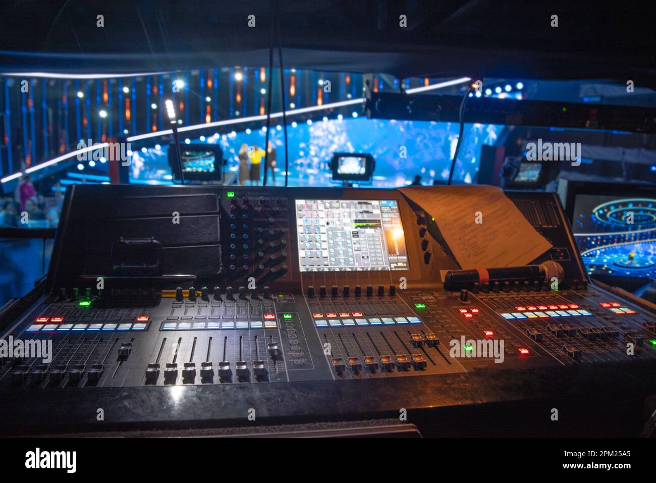 mobile professional TV studio with the ability to broadcast live on the ...