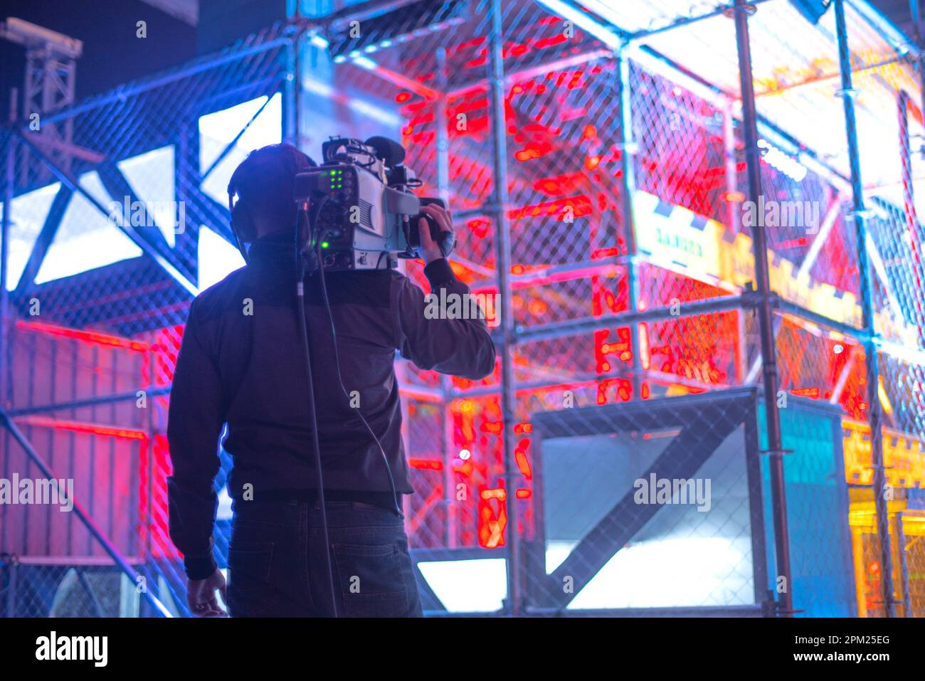 cameraman in the studio on the set of a TV show Stock Photo - Alamy