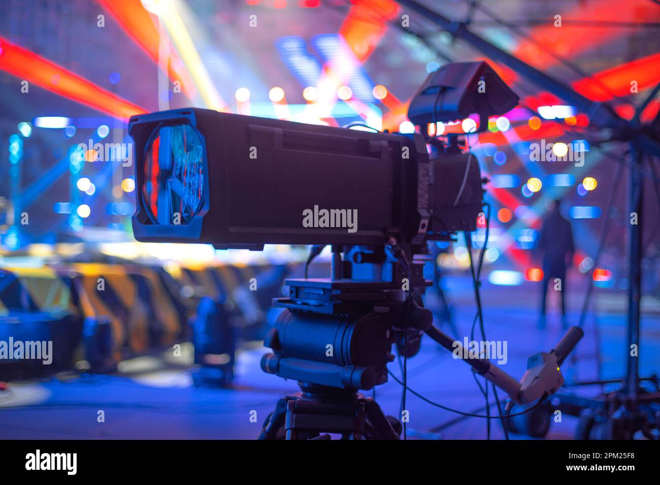 Concert tv hi-res stock photography and images - Alamy