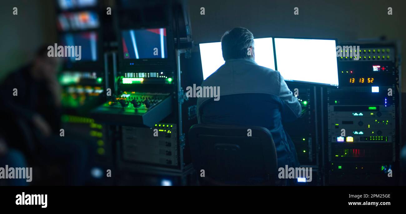 Recording tv hi-res stock photography and images - Alamy
