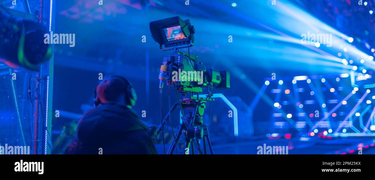 Filming at concert hi-res stock photography and images - Alamy