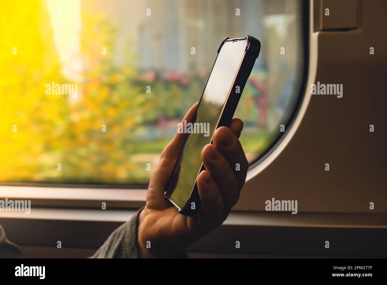 Tapping womans hand scrolling hi-res stock photography and images - Alamy