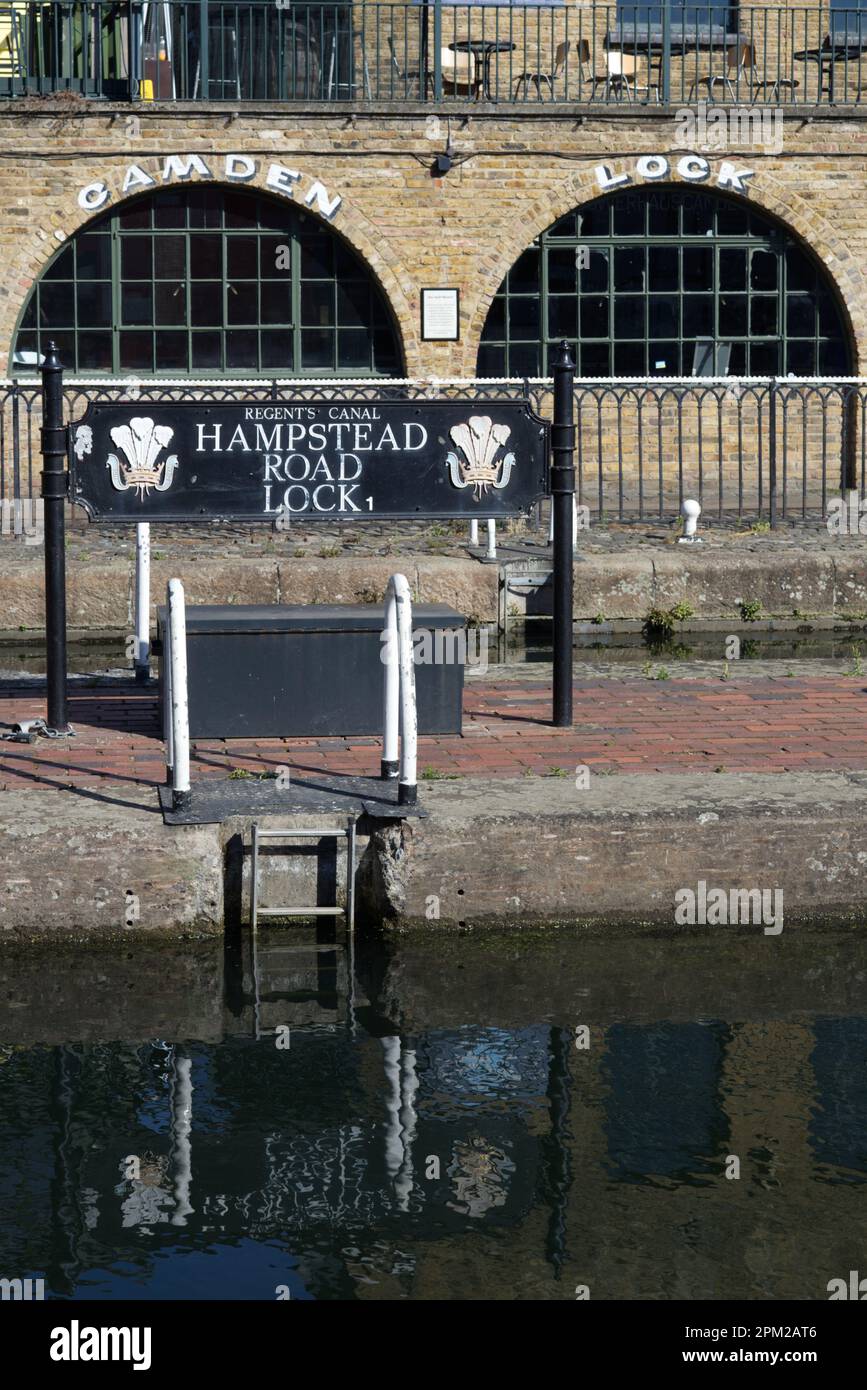 hampstead road lock Stock Photo - Alamy