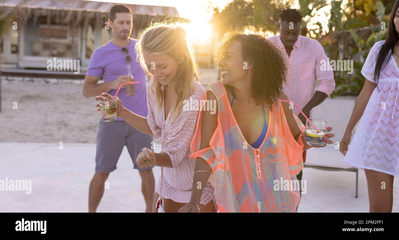 Friends dancing swimming pool party hi-res stock photography and images ...