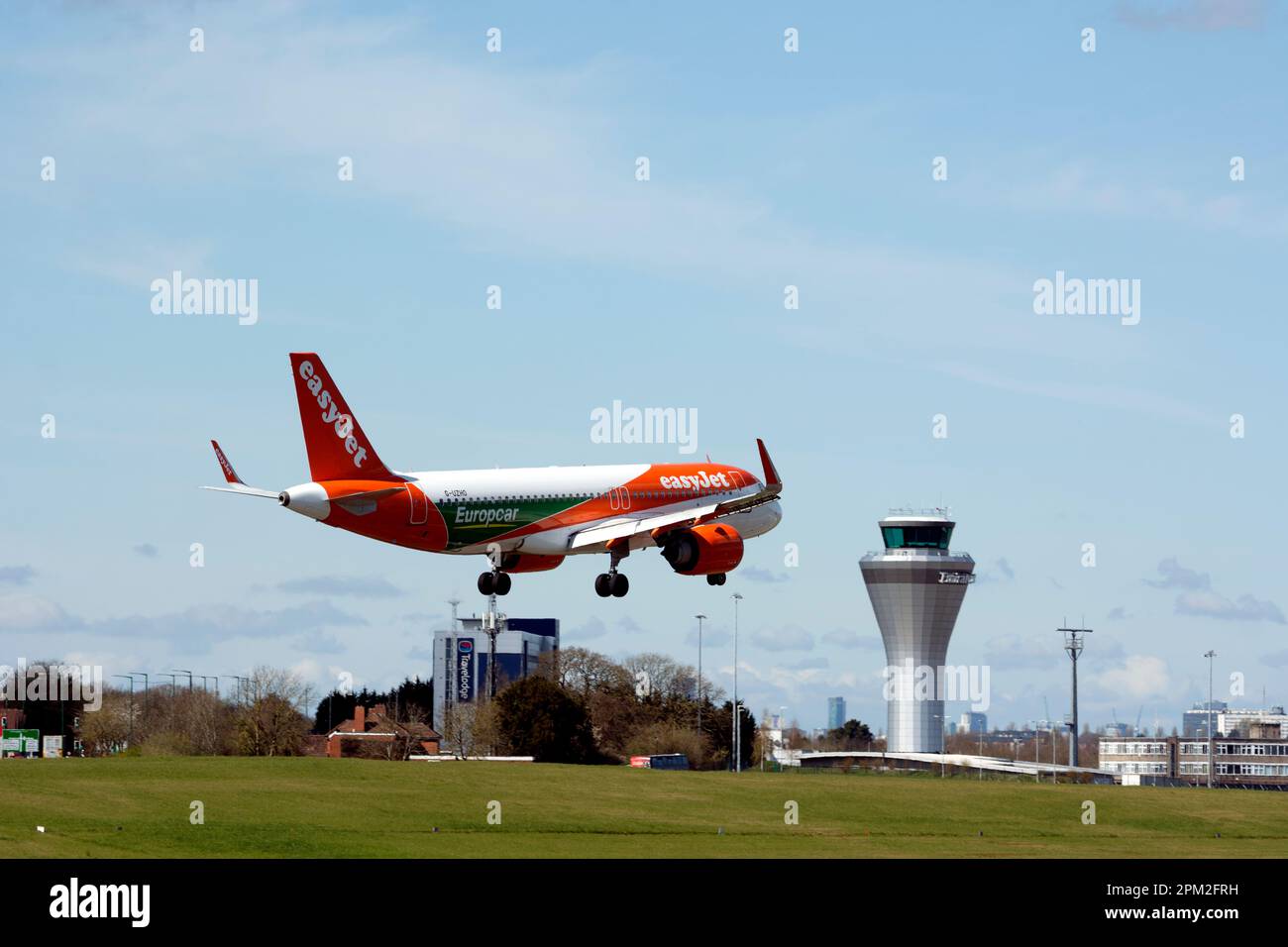 Easyjet Airbus A320-251N landing at Birmingham Airport, UK (G-UZHO ...