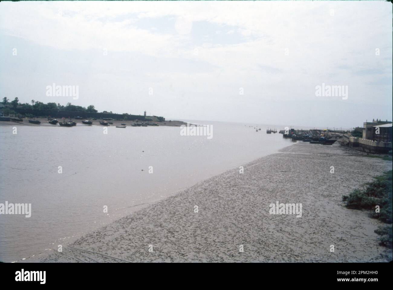 The Daman Ganga also called Dawan River is a river in western India ...