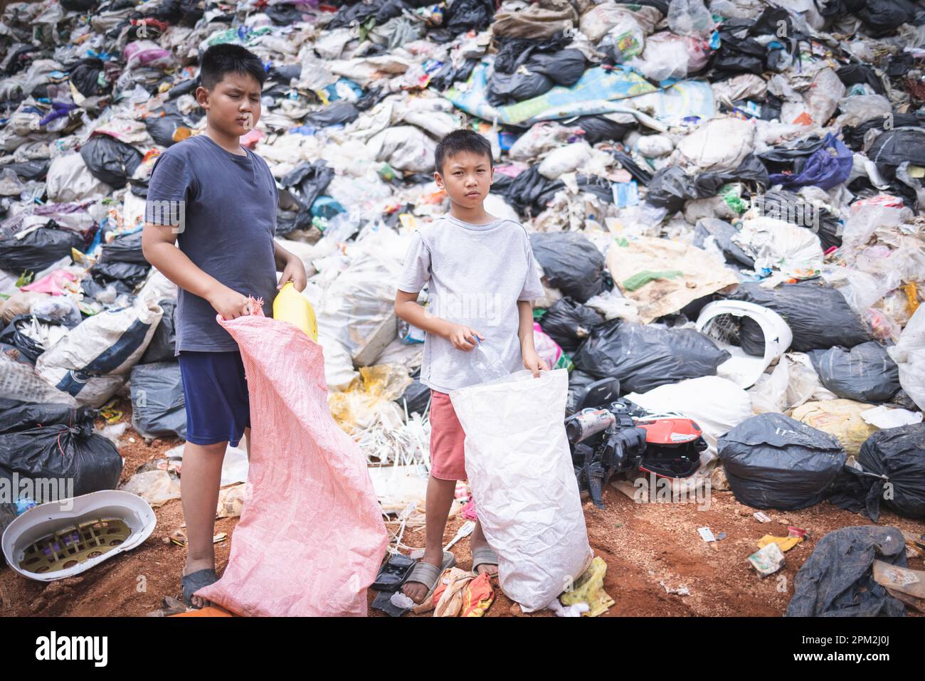Children are forced to work on rubbish. Child labor, Poor children ...