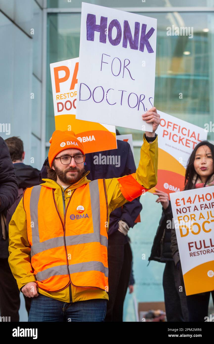 London, UK. 11 April 2023. Junior doctors at a picket line outside ...
